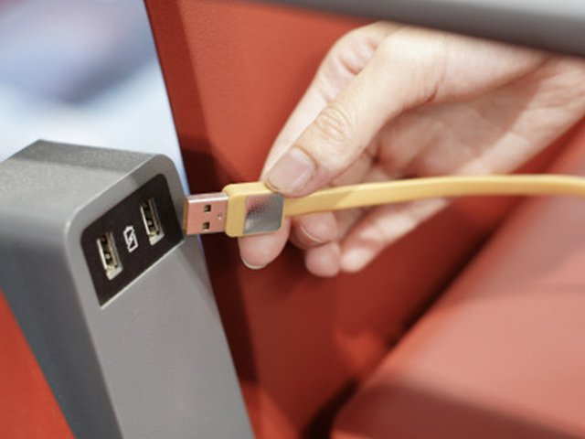 Bahaya! Charge HP di Tempat Umum Bisa Ambil Data Pribadi! - Teknologi Bahaya! Charge HP di Tempat Umum Bisa Ambil Data Pribadi! - Teknologi